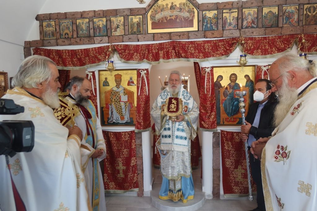 Μητροπολίτης Σύρου από τη Θηρασιά: «Τα έχουμε όλα, αλλά έχουμε χάσει ...