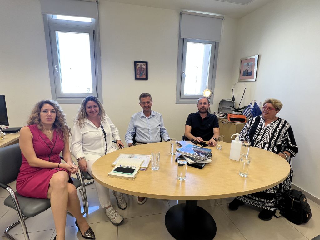 Συνάντηση του κ. Ορφανου Μανόλη με την Διοικήτρια του Γ.Ν.Θήρας