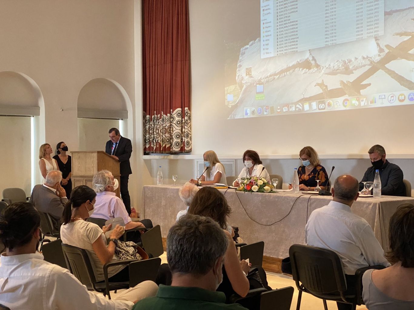 Με επιτυχία η παρουσίαση του λευκώματος "Σαντορίνη, Εικόνες μιας άλλης ...